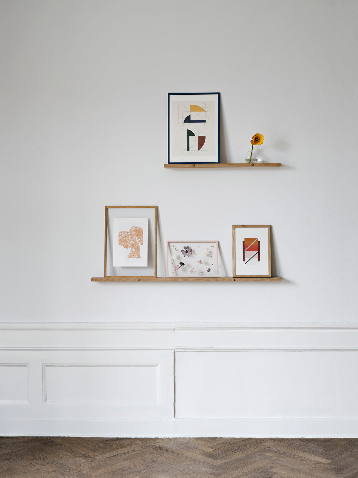 Gallery Shelf | Designed by MOEBE – moebe.dk